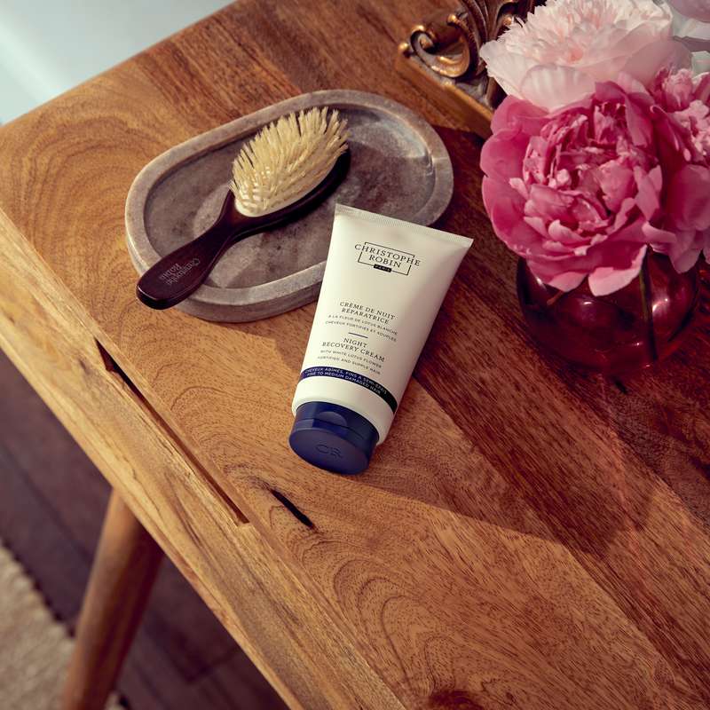 Crème de nuit réparatrice à la fleur de lotus blanc, Christophe Robin ...